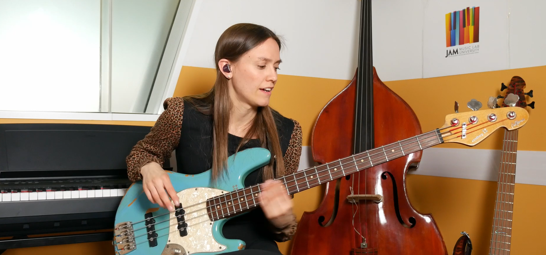 Study Electric Bass with JULIA HOFER